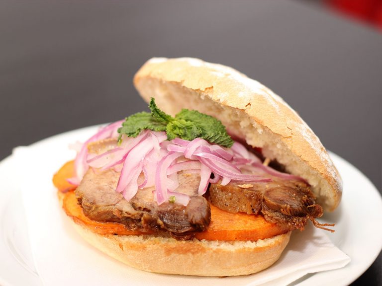 Pan con Chicharrón - chifaperuanomadrid